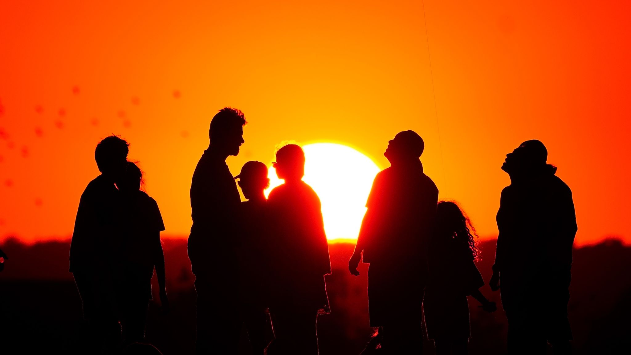 UK weather: Health alerts issued as temperatures could hit 30C | UK ...