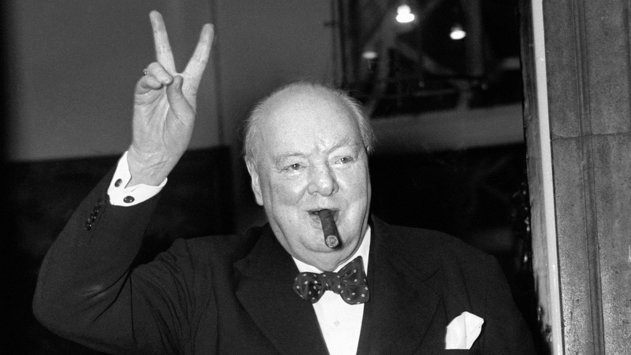 Artwork blaming Churchill for mass starvation taken down from National ...