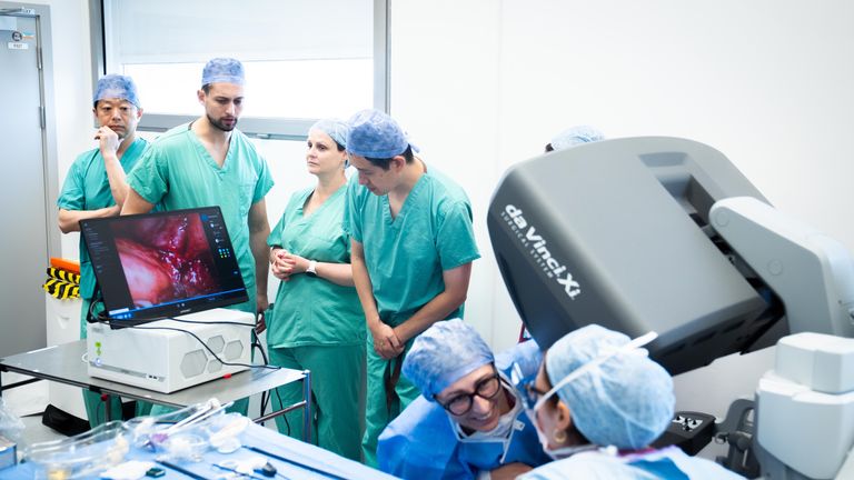 Surgeons in UK use new tool powered by AI for first time during live ...