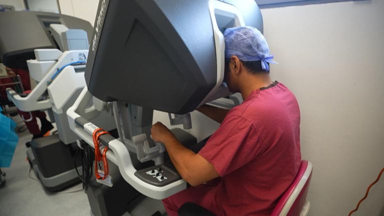 AI colour-coding tool in UK surgery first to aid during operations ...