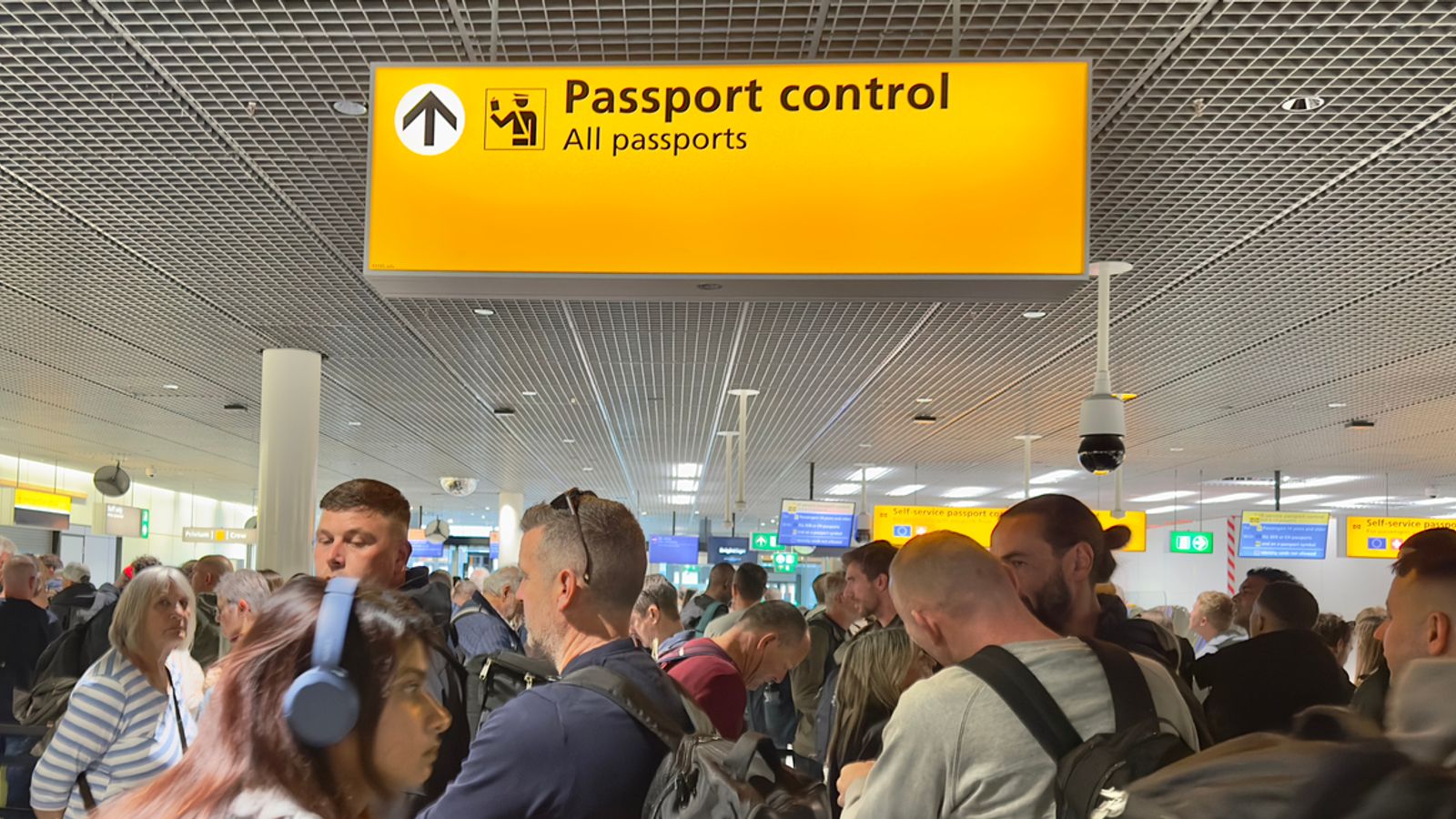 Aviation bosses ask for new EU border checks to be suspended over five ...