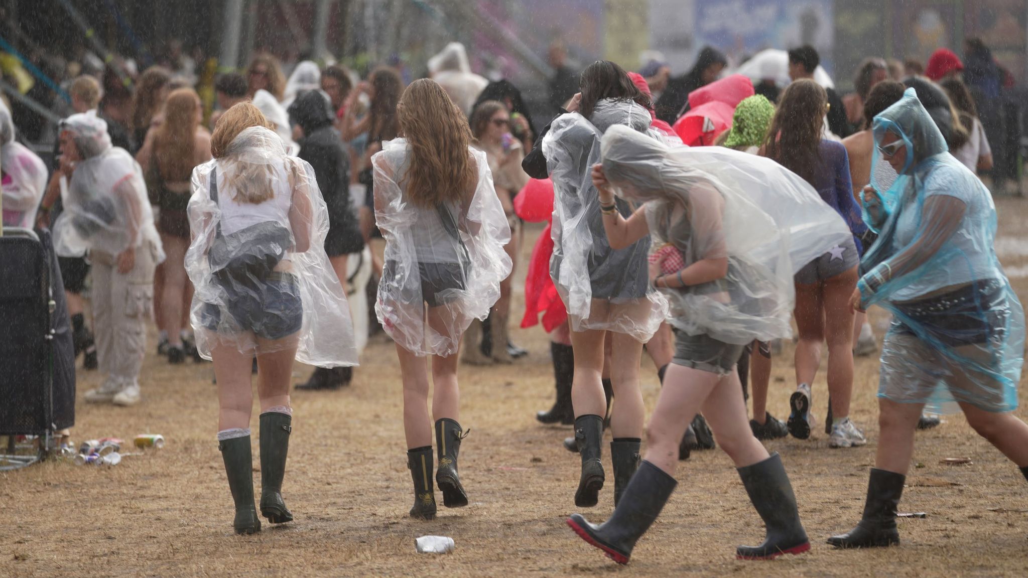 UK weather: Festivalgoers face more rain after Met Office issues ...